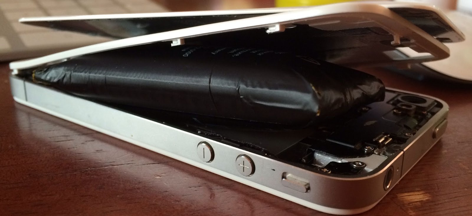 Swollen Battery iPhone: Causes, Safety Risks & Replacement Cost - Super ...